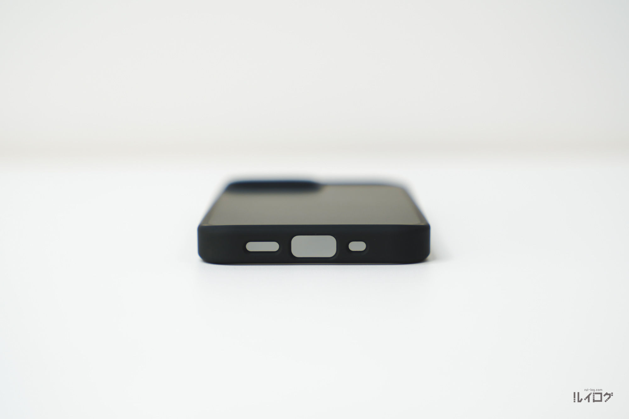 iPhone 13 mini の耐衝撃性抜群ケースをレビュー。サイドボタンの色を変えられる！TORRAS Guardian Series