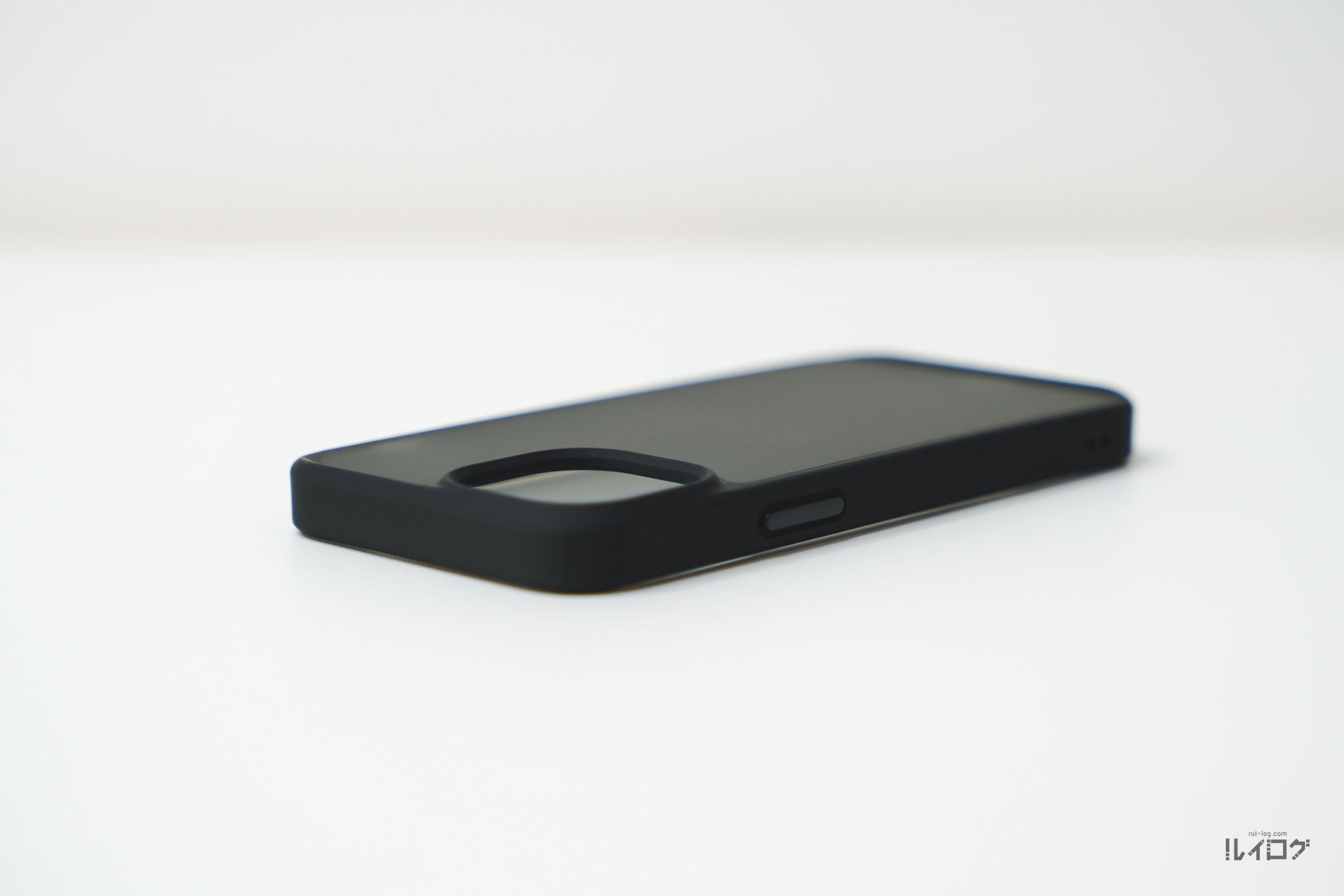 iPhone 13 mini の耐衝撃性抜群ケースをレビュー。サイドボタンの色を変えられる！TORRAS Guardian Series