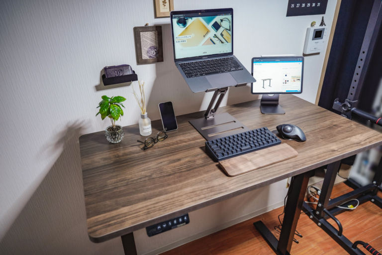FLEXISPOT EF1 スタンディングデスクをレビュー。電動昇降式/耐荷重70kg/コスパ で導入しやすい！