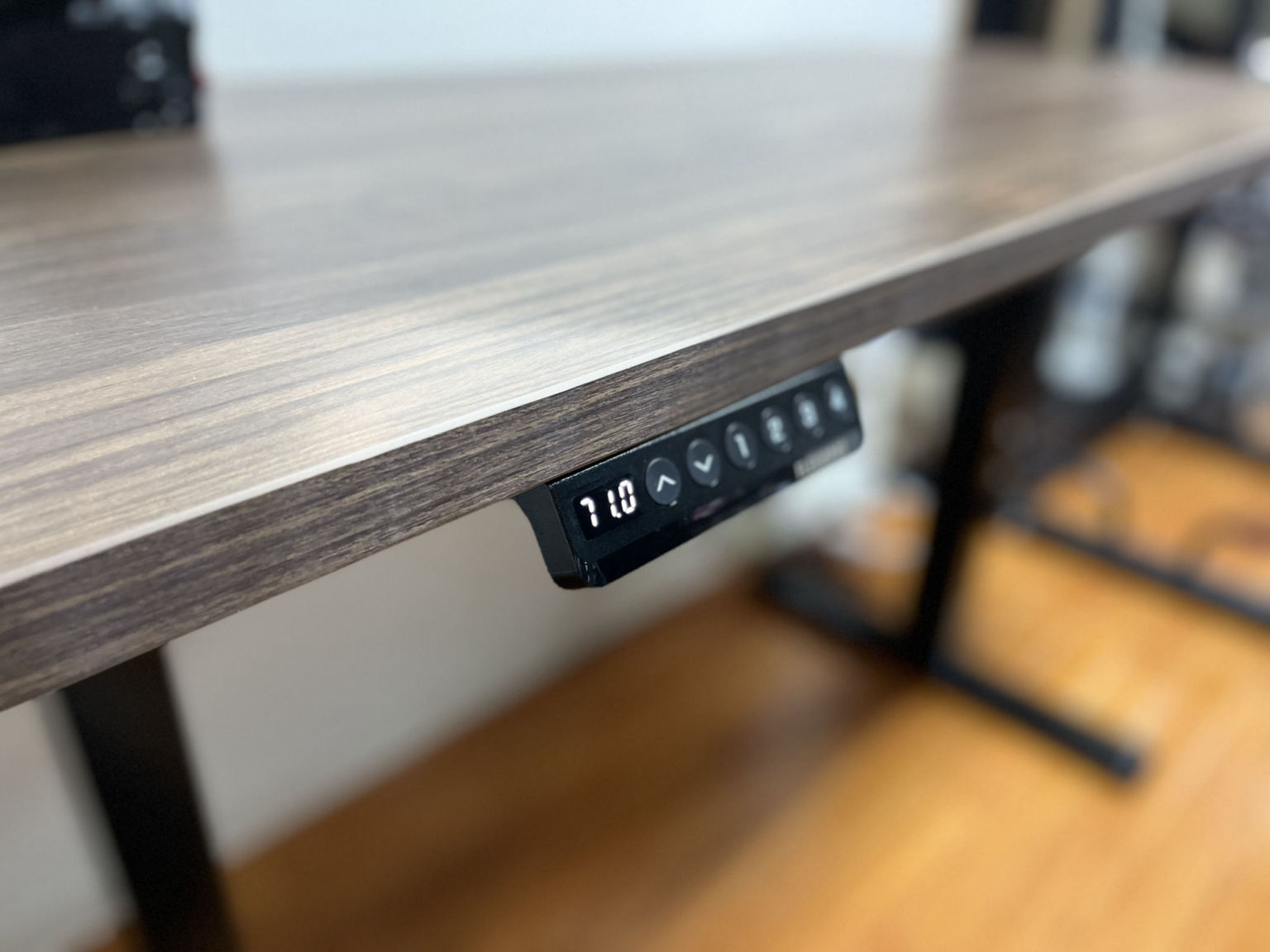 FLEXISPOT EF1 スタンディングデスクをレビュー。電動昇降式/耐荷重70kg/コスパ で導入しやすい！