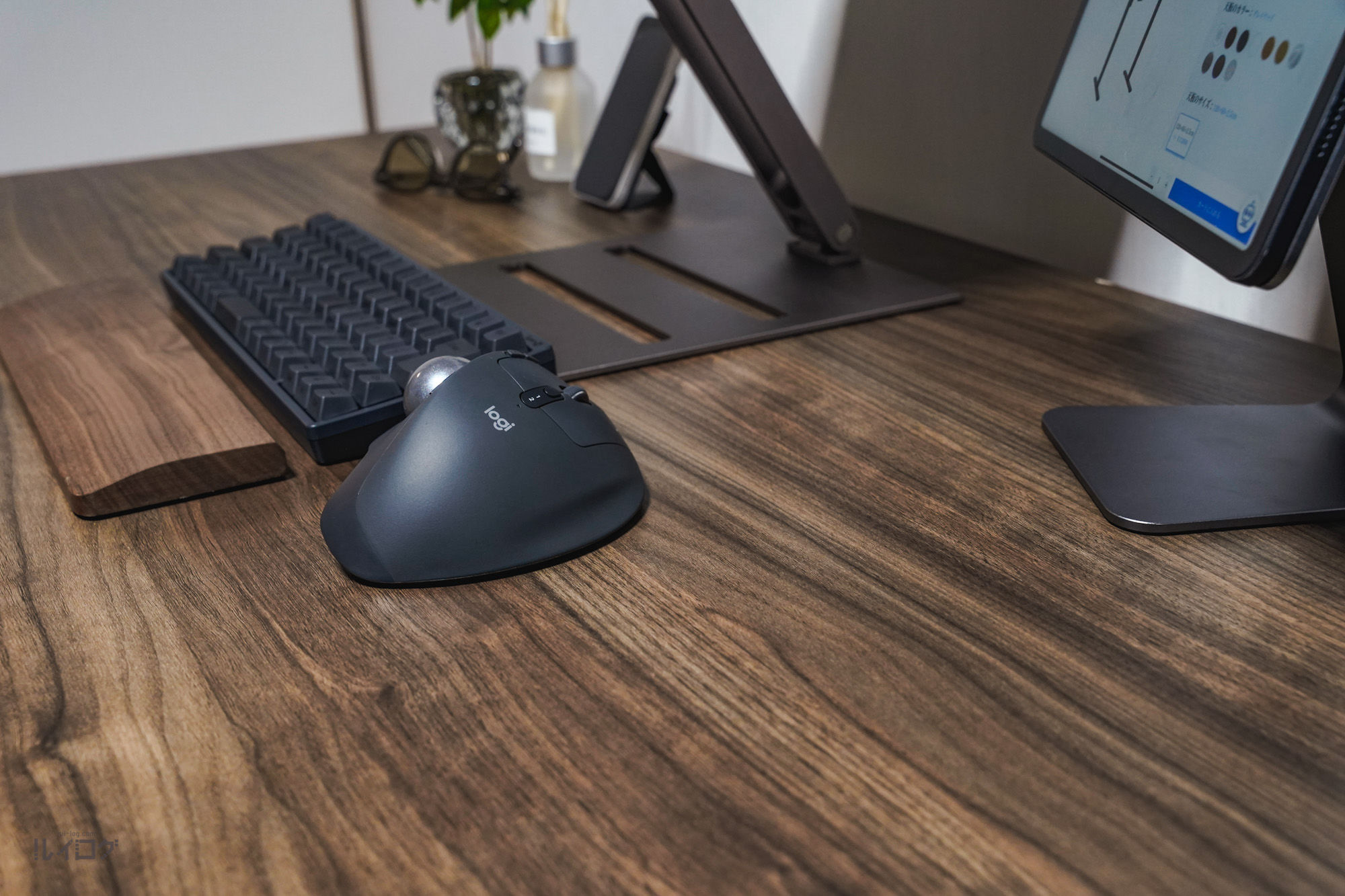 FLEXISPOT EF1 スタンディングデスクをレビュー。電動昇降式/耐荷重70kg/コスパ で導入しやすい！